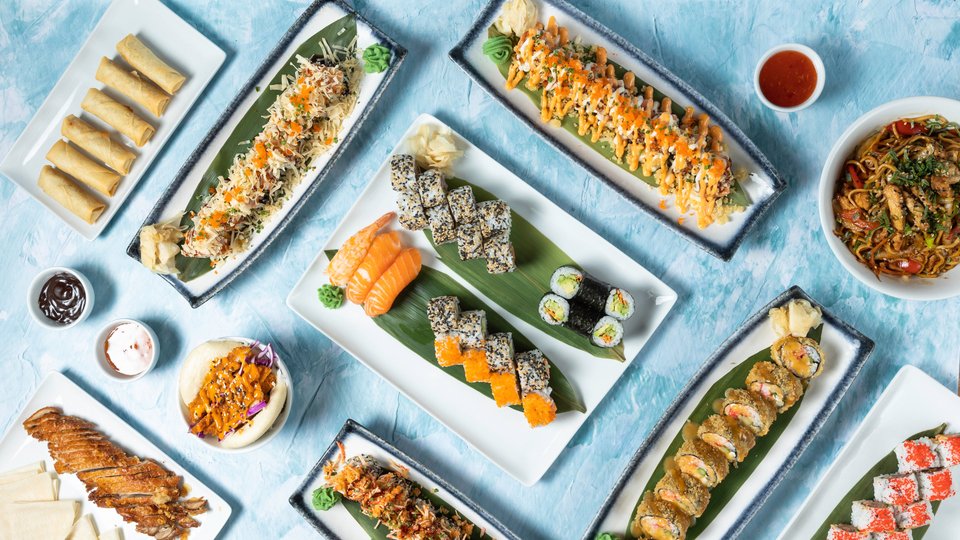 Όσα χρειάζεται να δοκιμάσεις βρίσκονται στη λίστα Red Selection από το efood με την υπογραφή του ...